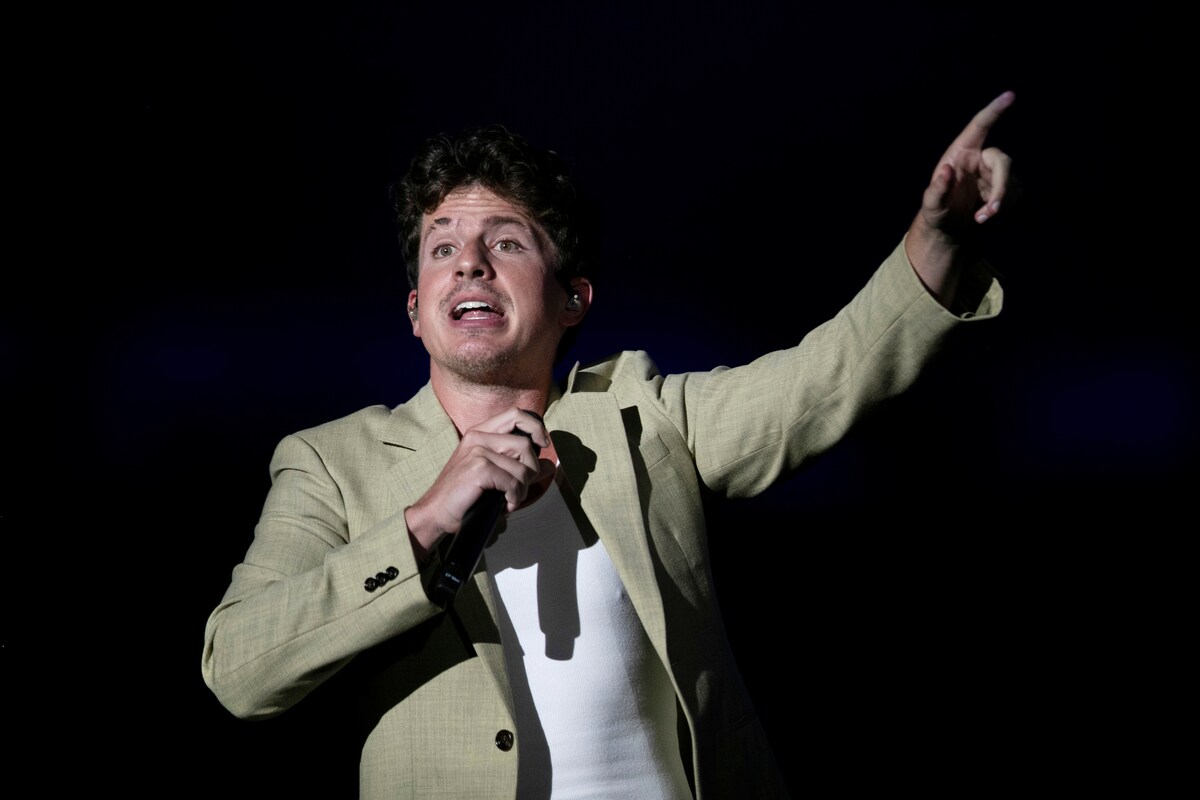 Charlie Puth zingt volkslied tijdens de Super Bowl | Show | PZC.nl