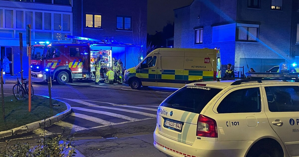 76-jarige man dood aangetroffen in woning: “Hulpdiensten zijn ter ...