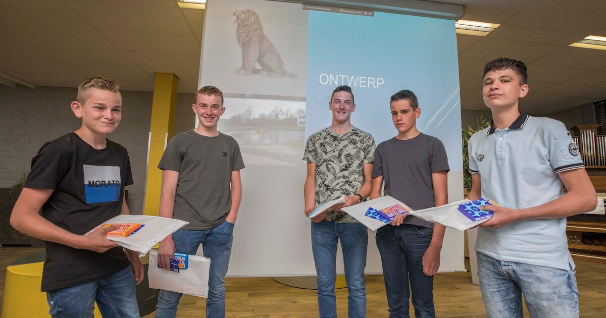 Scholieren Calvijn ontwerpen en onthullen Kruse fontein | Bevelanden | pzc.nl