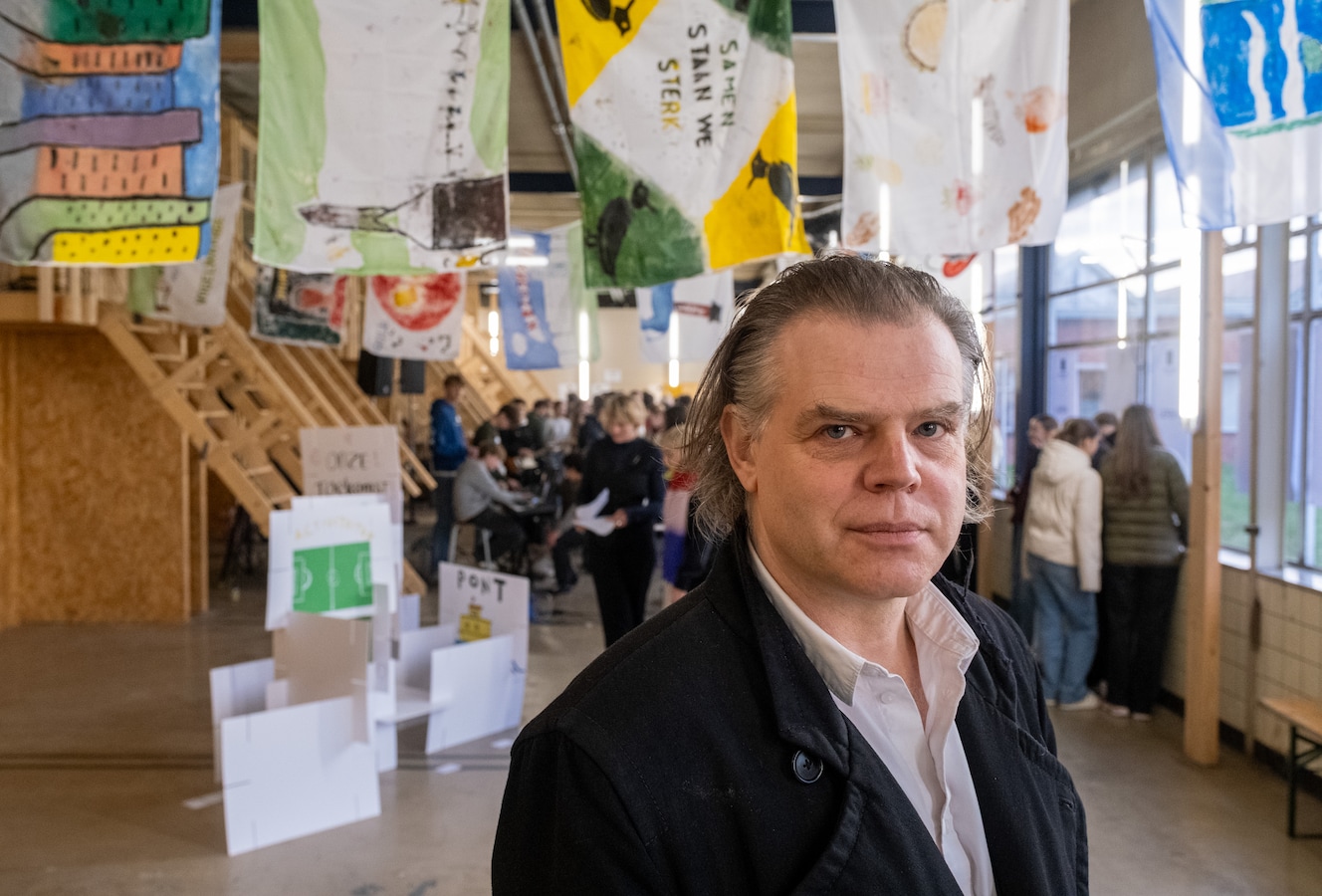 Renzo Martens wil museum op Zeeuws‑Vlaamse akker bouwen: ‘Hier mogen ...