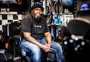 Edson (43) verdwijnt na 23 jaar met zijn Barber en Tattoo studio uit de ...