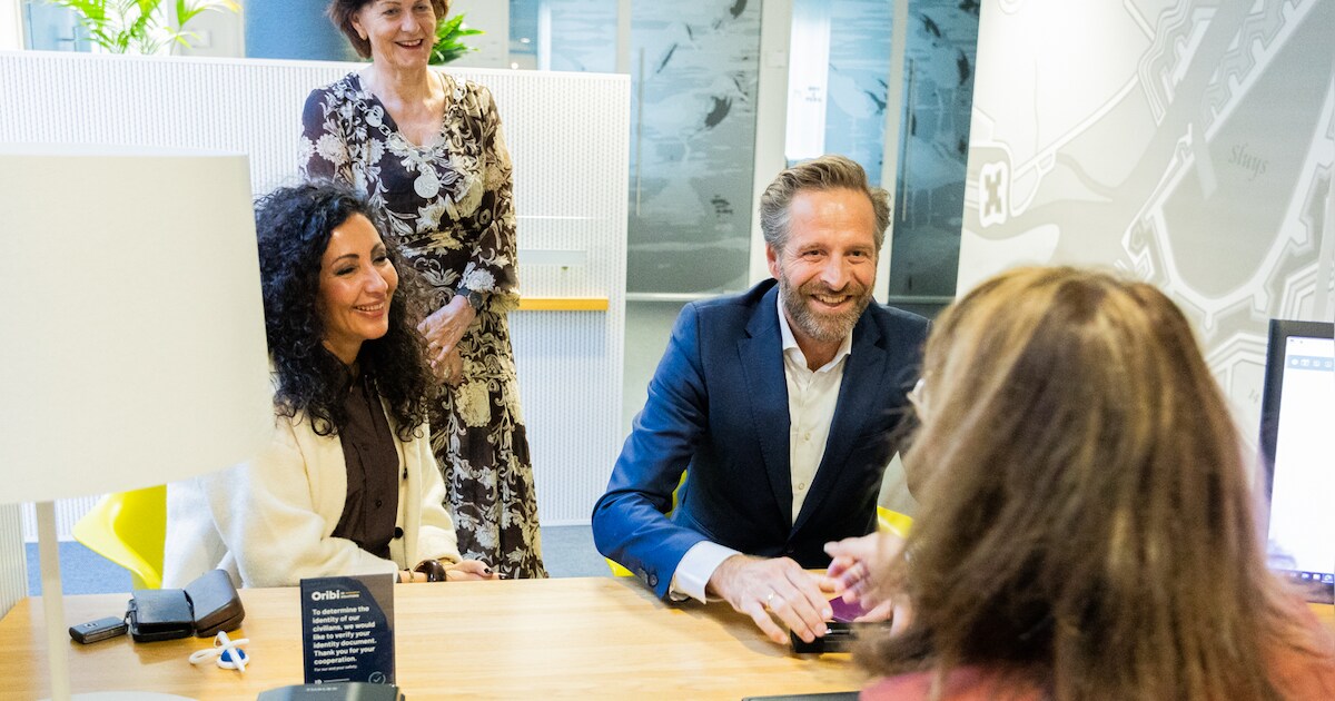 Fietsen met de burgemeesters, schaapjes op de dijk; Hugo nestelt zich ...
