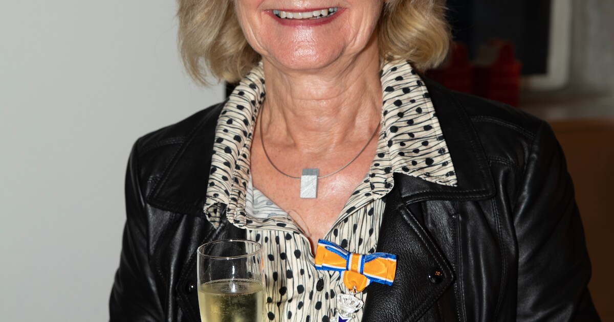 Koninklijke eer voor onderwijsvrouw Tonia de Groene bij vertrek Odyzee ...