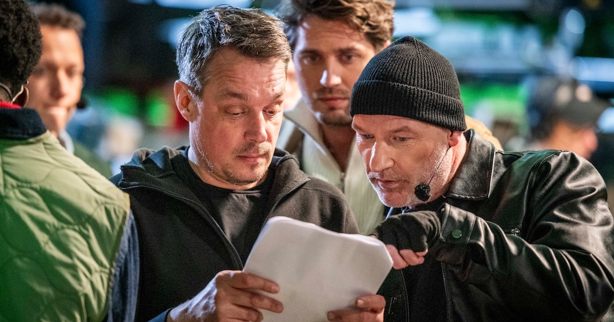 Ruim vierhonderd mensen wandelen tijdens The Passion in de processie ...