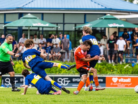 Zondagclubs tonen onvrede tijdens rechtszaak over nieuw competitieplan ...