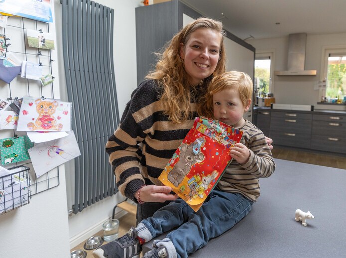 Angela kreeg na opa's dood nog een laatste groet: ‘Lag tussen de ...