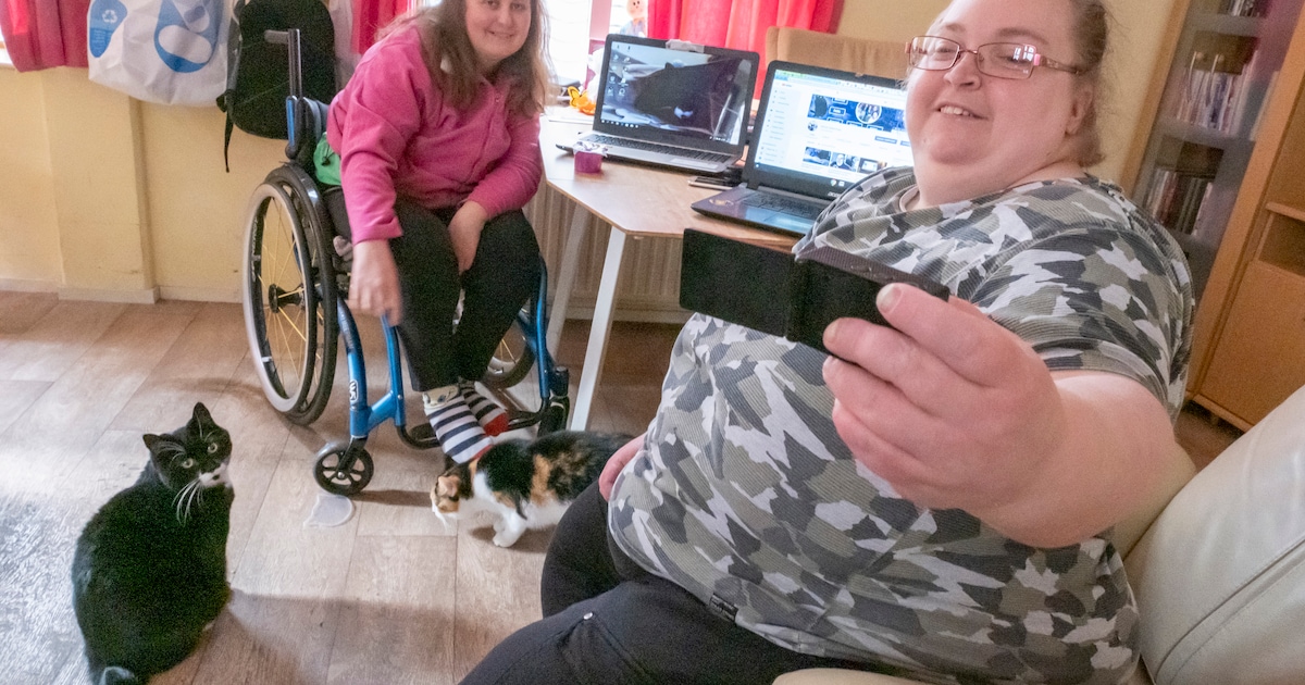 Vlissingse dames met beperking vloggen over de ‘kattenbende’ in hun ...