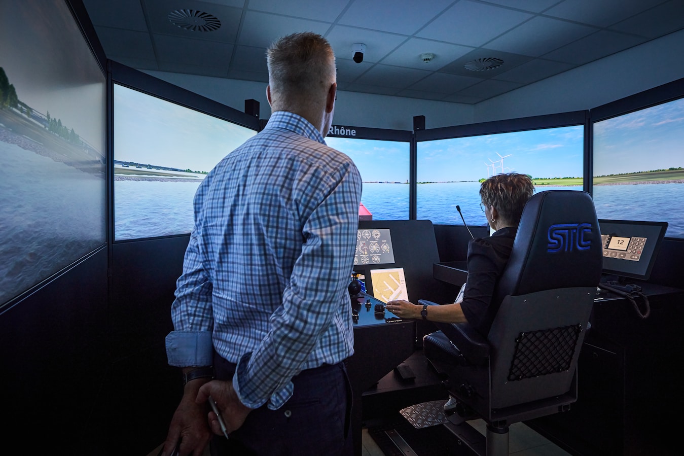 Niet op een echt schip, maar met simulator het schippersexamen doen ...