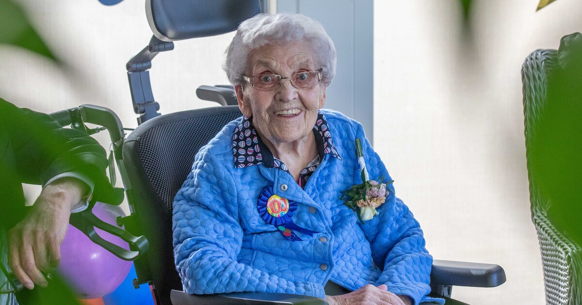 100-jarige Jopie Ruissen-Korstanje uit Goes geniet nog volop van het ...