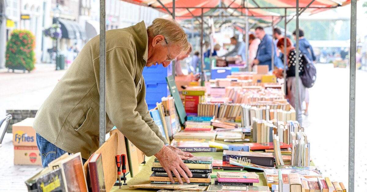 Bouwe sjouwt met stapels boeken, maar ze lezen? ‘Wat denkt u zelf ...