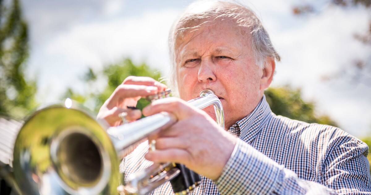 Kees Polfliet blaast al een halve eeuw The Last Post | Zeeuws nieuws ...