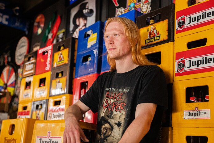 Het leven van de Axelse kroegbaas Sharlee (23) hing aan een zijden ...