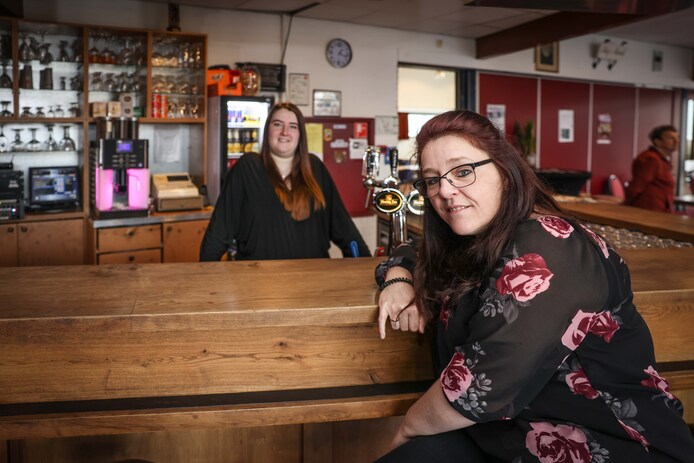 Bestuur van de ‘huiskamer van Hansweert’ zet geliefde beheerders Petra ...