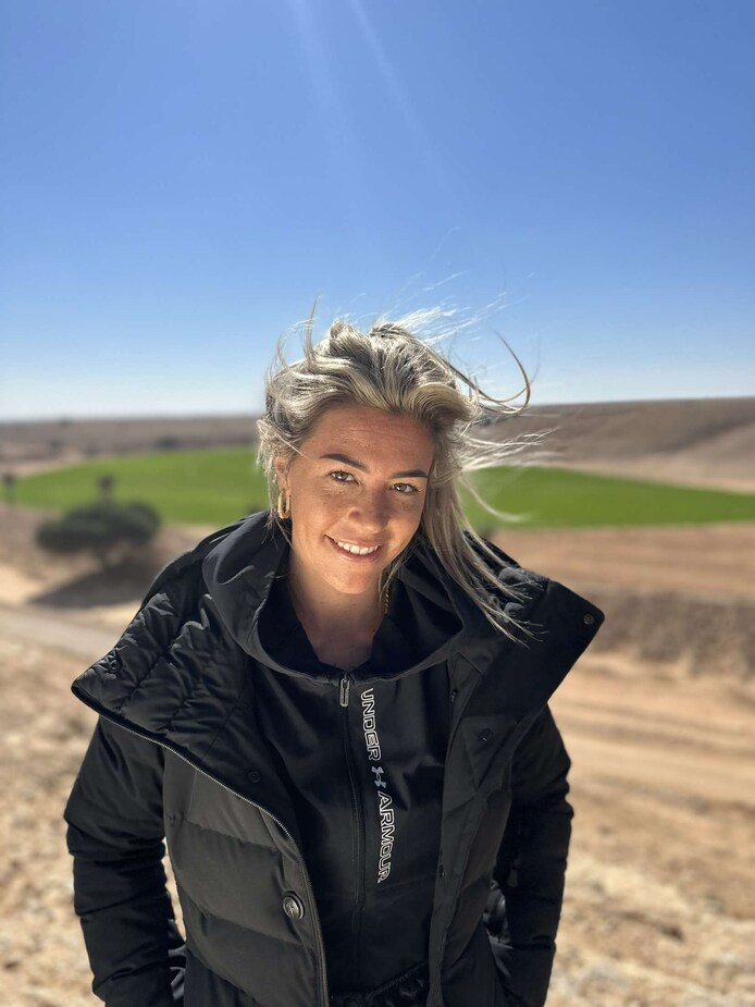 Ontwapenende Nancy van de Ven valt op in Dakar Rally: ‘Jongens, zal ik ...