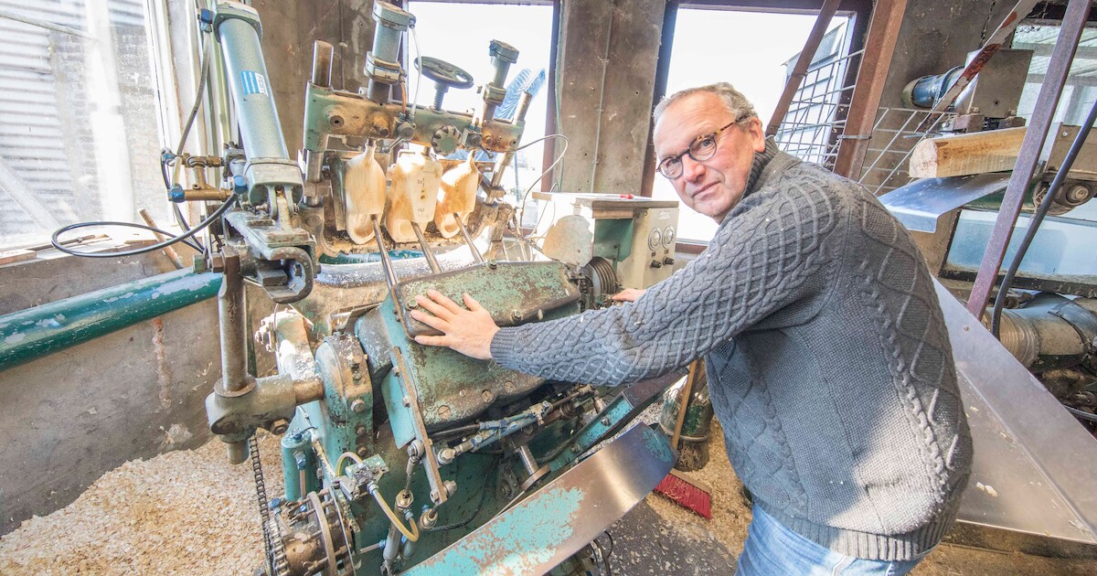 Klompenmaker in Heinkenszand houdt hoop op ‘werkend museum’ en gaat ...