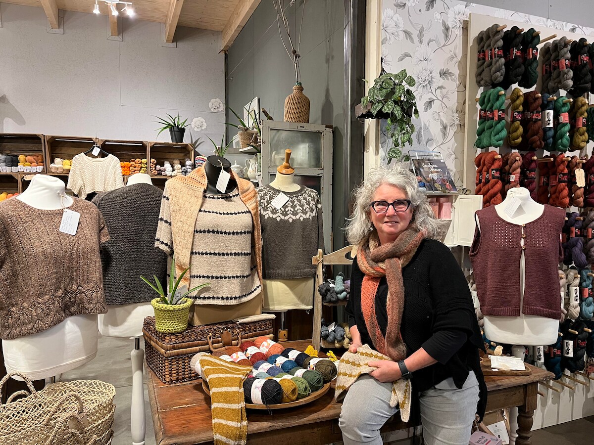 Bij Monique komen jong en oud in de winkel: ‘Juist jonge meiden zie je ...