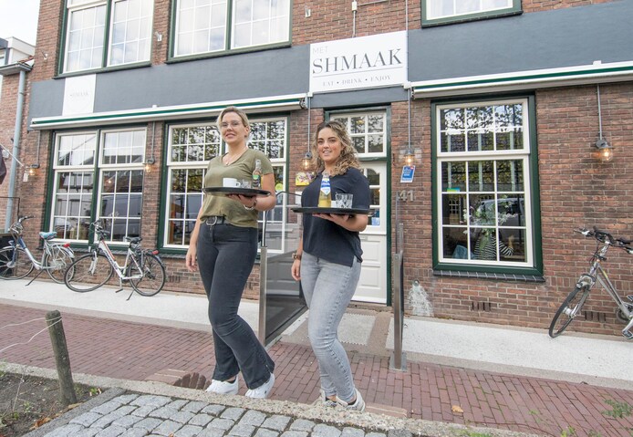 Horecatijgers Marloes en Sharon doen het gewoon, grand café Met Shmaak ...