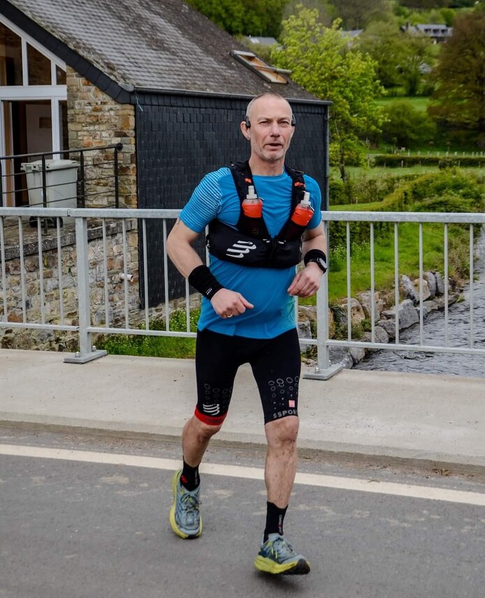 Of het nu 65, of 100 kilometer is: ultraloper Stephan staat aan de ...