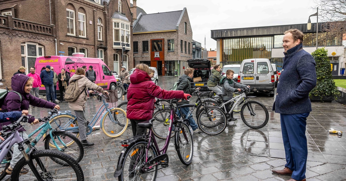 Met een nogal ongemakkelijk ‘feestje’ is de autovrije binnenstad van ...