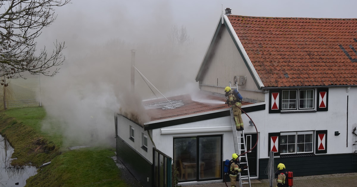 Grote brand in aanbouw van woning op de Meeldijk in Burghsluis | Regio ...