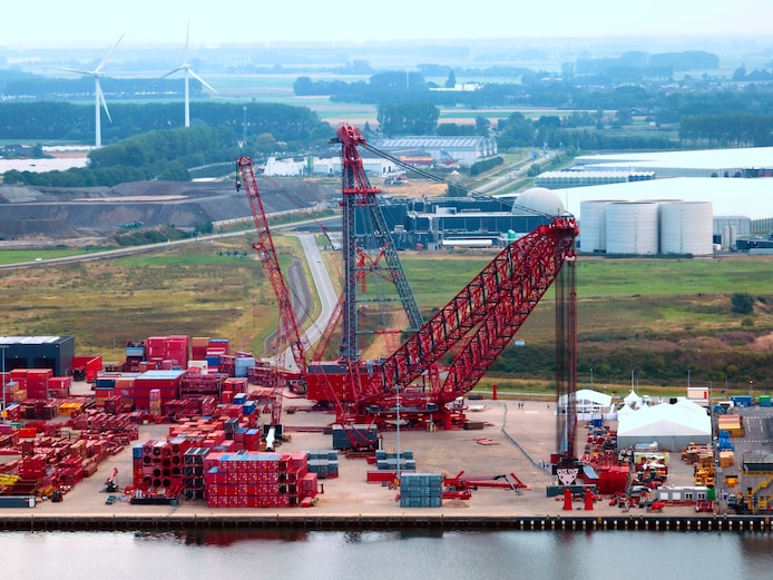 Wow! Gaat dat zien in Westdorpe, de grootste kraan ter wereld staat ...