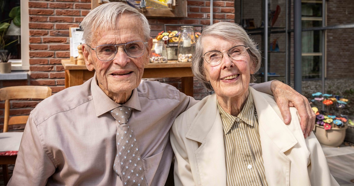 Het echtpaar Dingemanse uit Kortgene is 65 jaar getrouwd; ‘In de kersentuin sloeg de vonk over ...