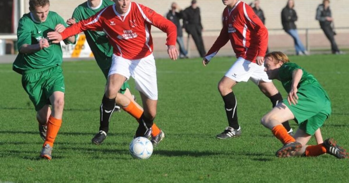 Wemeldinge zwijnt in duel met SVD | Sport | PZC.nl