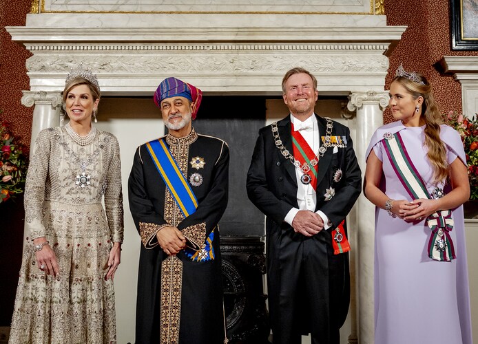 Prinses Amalia straalt in lilalook en krijgt hoge Omaanse ...