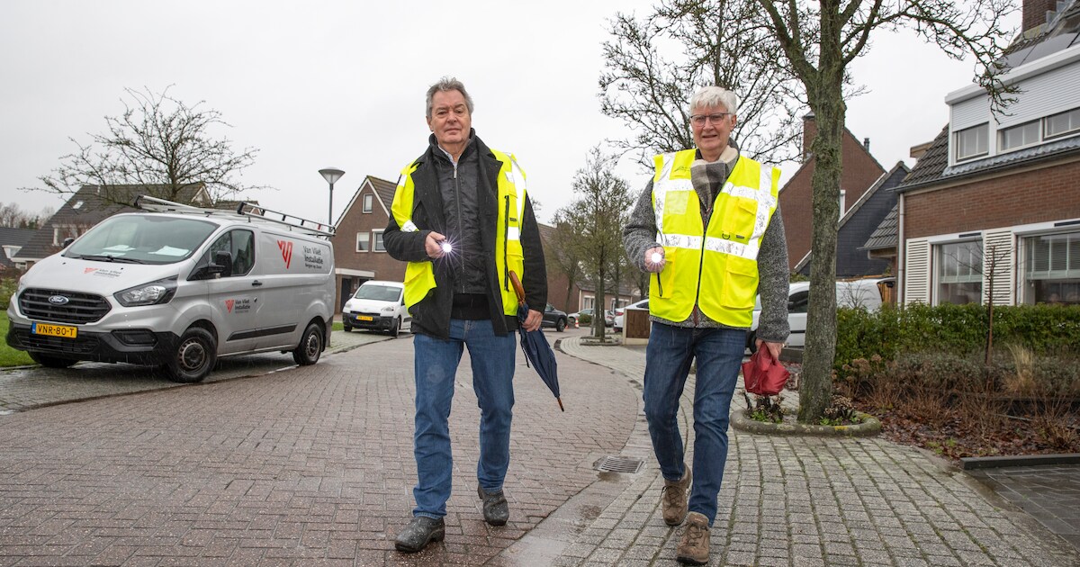Anton en Jan lopen wacht in Thoolse buurt: ‘Bij juffrouw Leny voelen we ...