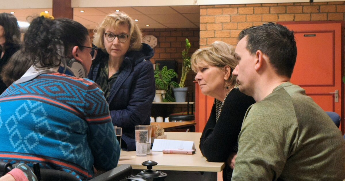 Tranen, woede en frustratie op FNV-bijeenkomst in Vlissingen, maar ...