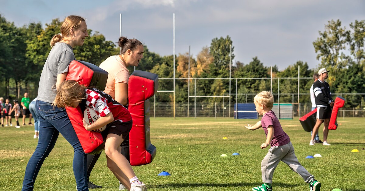 Rugby, maar dan voor kleine beukers: ‘Ze kunnen hier gecontroleerd en ...