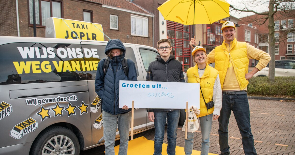 Yoran en Luca gaan gratis met de taxi naar huis, in ruil voor een goed ...