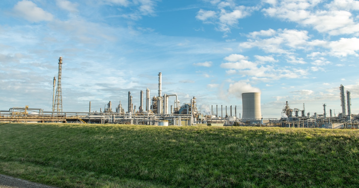 Dow en Zeeland Refinery stootten in 2023 fiks minder CO2 uit | Regio ...