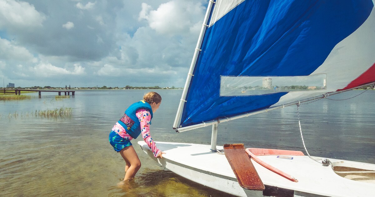 Debbie moest werken en dus ging haar dochter op zeilkamp, dat bleek een ...
