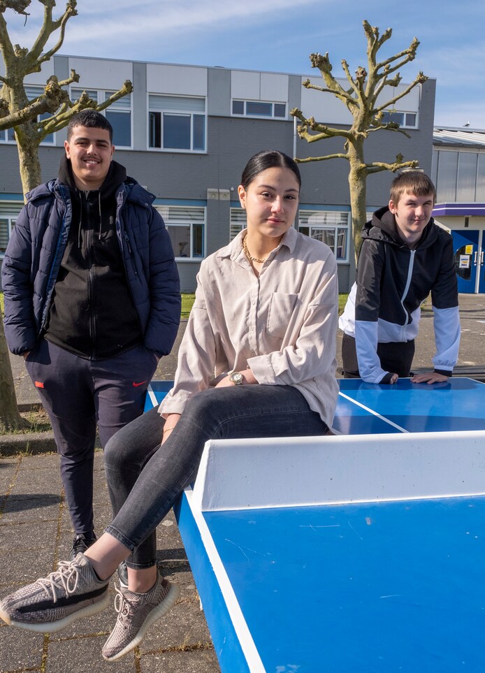 Ayoub, Hajar en Youri zijn klaar met hun vmbo-examens, maar zitten toch ...