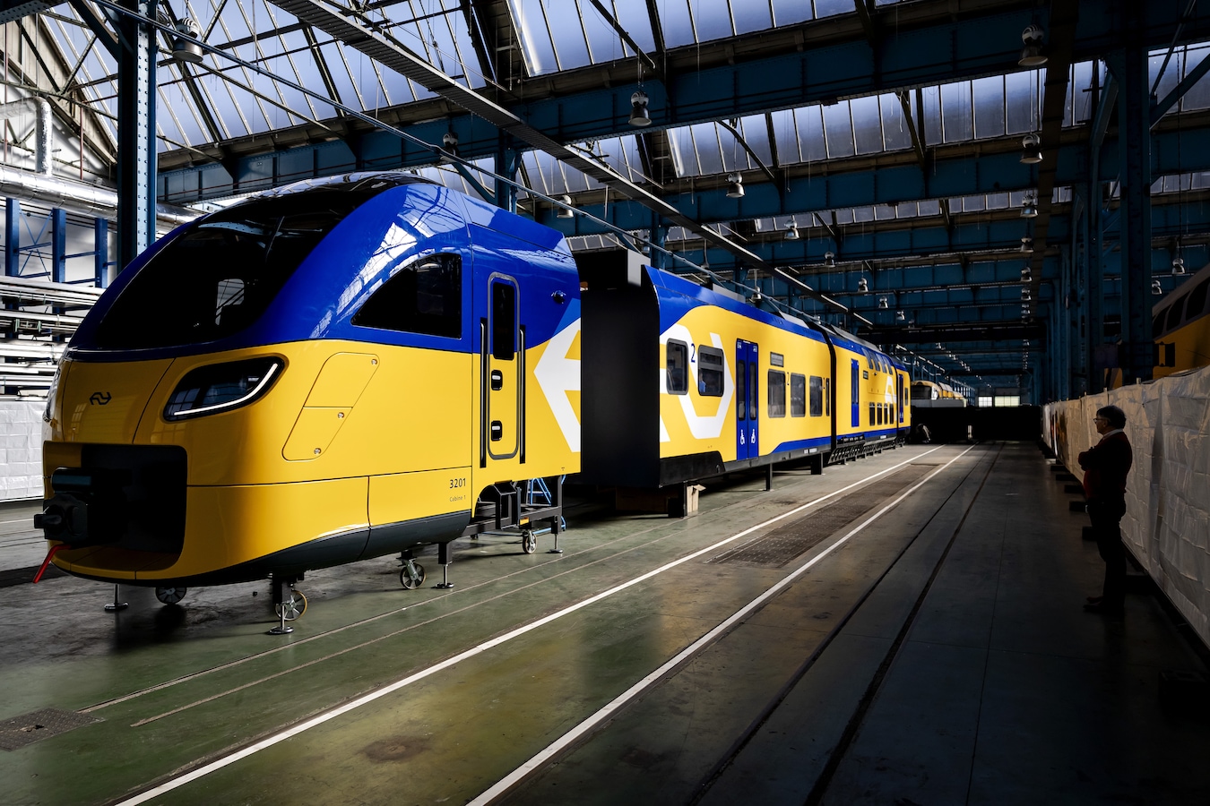 Kijkje in nieuwe intercity: enkel- en dubbeldekker in één en minder verschil tussen eerste en ...