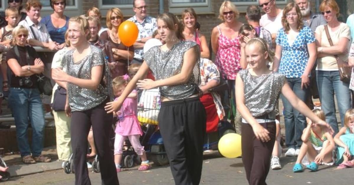 Fraai weer zorgt voor drukte op dorpsfeesten | Bevelanden | PZC.nl