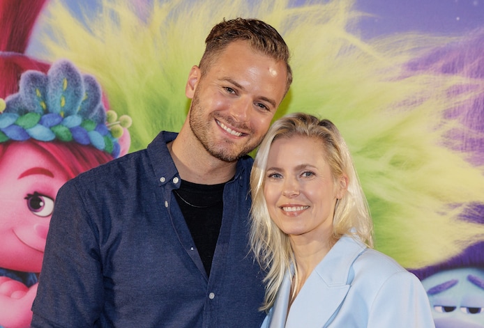 Jim Bakkum en Bettina Holwerda moeten show uitstellen om stemproblemen | Show | pzc.nl