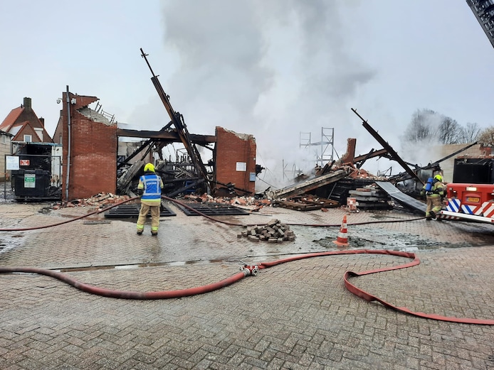 Twee maanden na de grote brand in Kloetinge is de hele omgeving weer ...