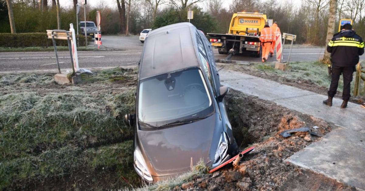 Auto belandt in greppel na uitwijkmanoeuvre in Grijpskerke | 112 nieuws ...