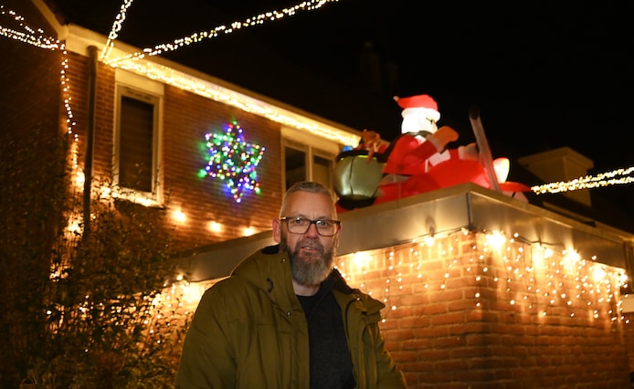 Het meest saamhorige straatje van Vlissingen, dankzij de kerstlichtjes van buurman Roy ...