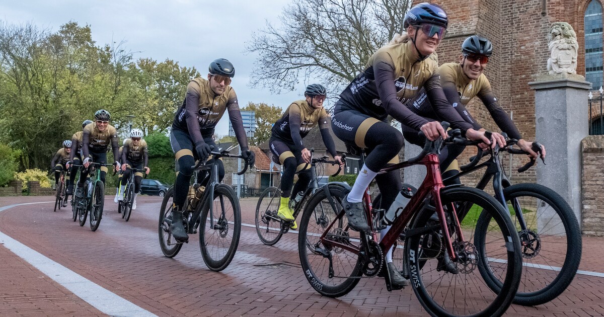 Tiende editie Jan Minderhoud-toertocht: mountainbikers trotseren bos ...