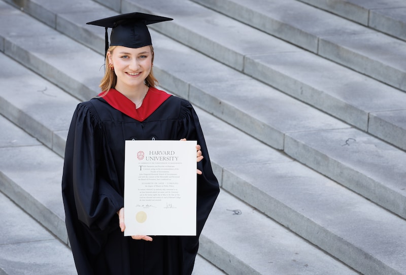 Belgische kroonprinses Elisabeth (24) heeft Harvard-diploma op zak ...