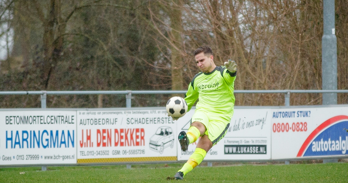 Vlissingen-keeper Matthew Lentink breekt een vinger | Sport | PZC.nl