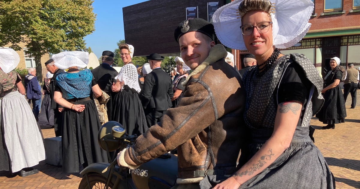 Op stap in Zeeuwse streekdrachten door Axel; ‘Ik heb wel een beetje ... Op stap in Zeeuwse streekdrachten door Axel; ‘Ik heb wel een beetje ...