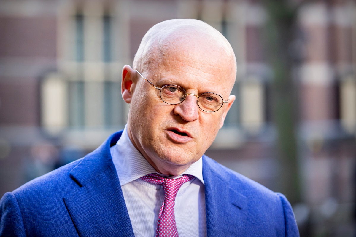 Oud-minister Grapperhaus steunt burgemeester Van Merrienboer: ‘Heel ...