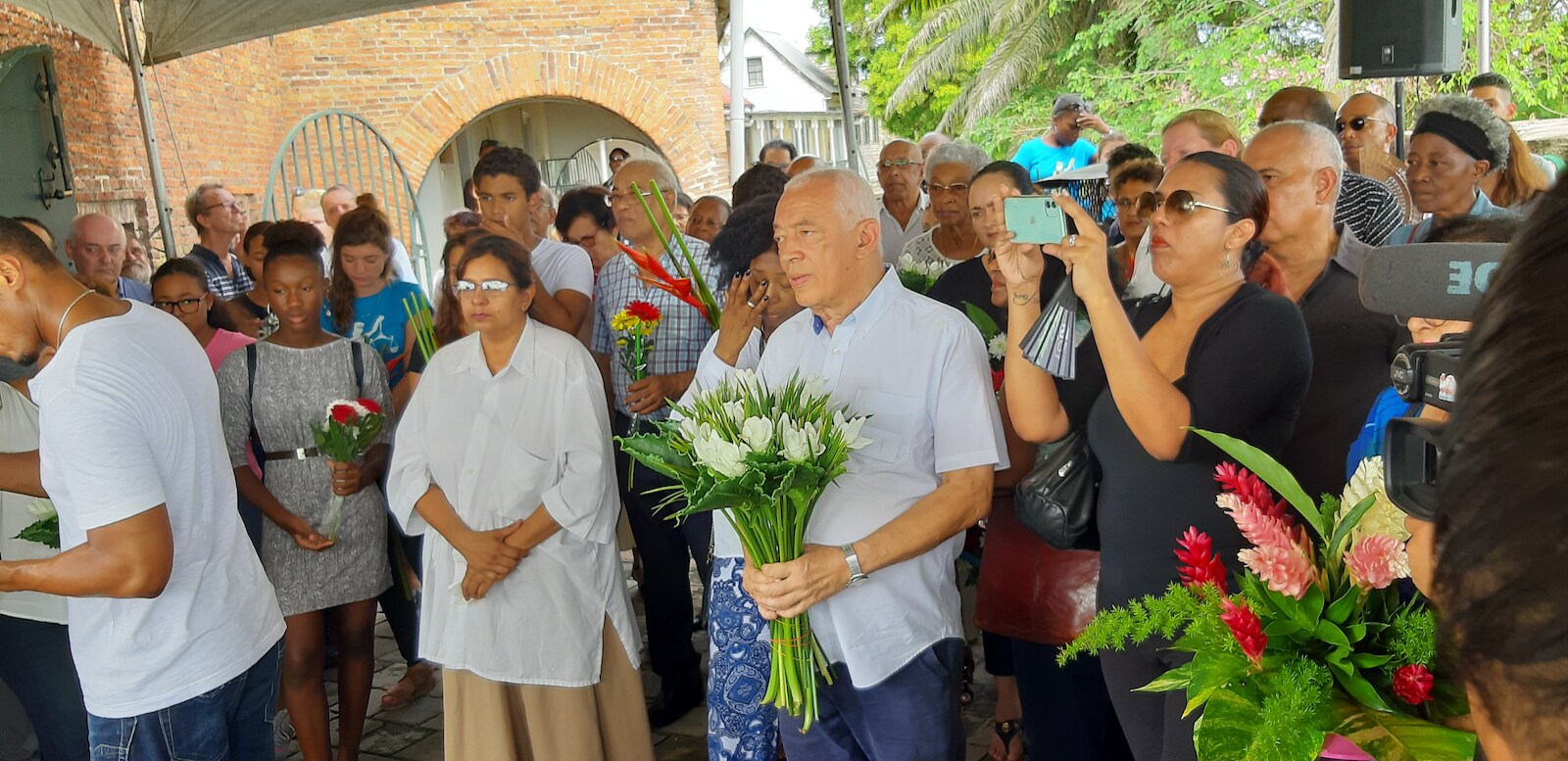 Wordt Bouterse eindelijk in de boeien geslagen voor de Decembermoorden ...