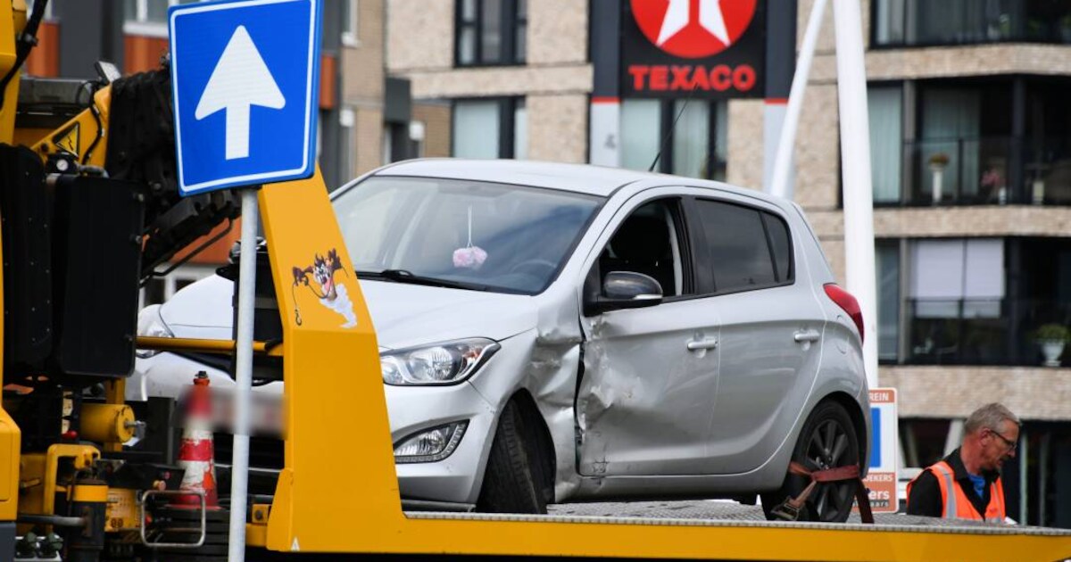 Auto en bestelbus in botsing op Kennedylaan in Terneuzen | 112 nieuws Terneuzen | PZC.nl