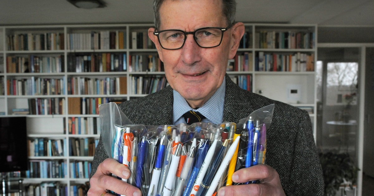 Pennen met spiekbriefje van de heer Van Dale | Zeeuws nieuws | pzc.nl