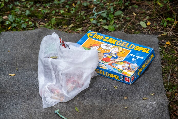 Zwervers bivakkeren diep in een bos in de binnenstad van Vlissingen ...